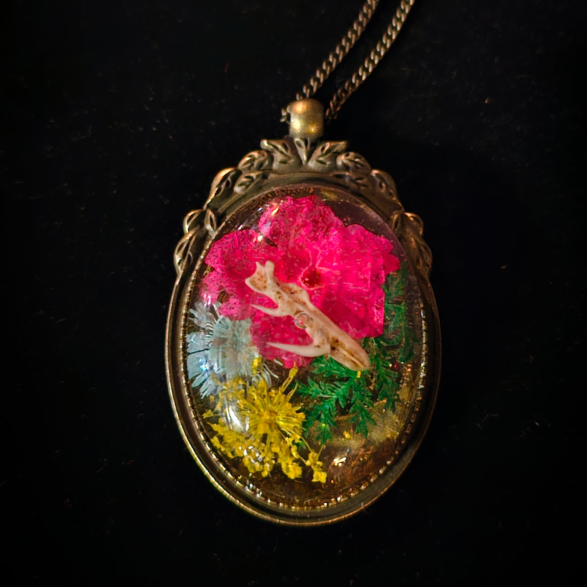 GOLD FRAMED BOA CONSTRICTOR JAW WND FLOWERS NECKLACE – Tooth & Veil